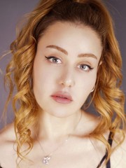 Aslı Samat | tiyatrolar.com.tr